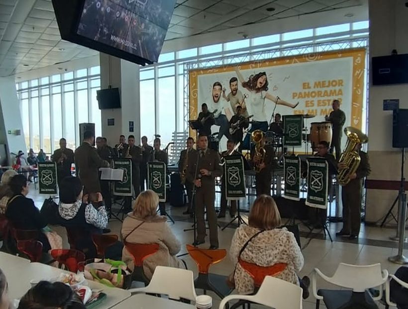 Banda Instrumental de Carabineros de Valparaíso sorprendió a ...