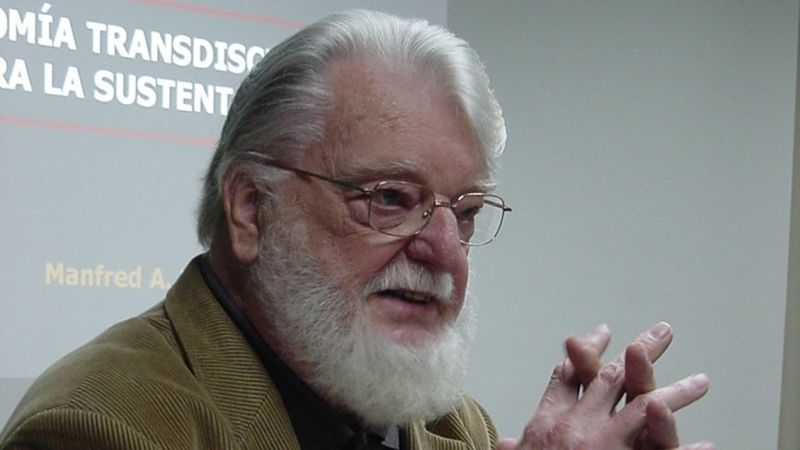 Realizan homenaje póstumo a Manfred Max Neef