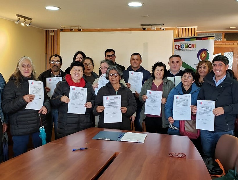 Familias de Chonchi son favorecidas con pionero programa de Conadi
