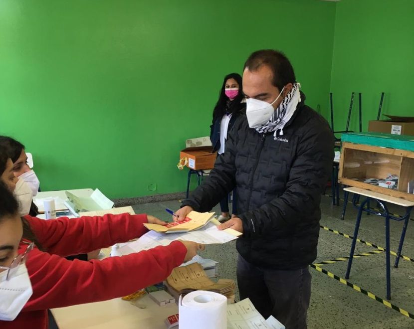 En Panguipulli acaba de sufragar candidato a alcalde Rodrigo Manzano