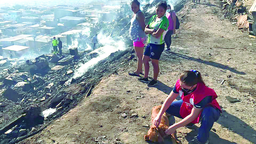 Familias afectadas por el incendio ocurrido en campamentos de ...