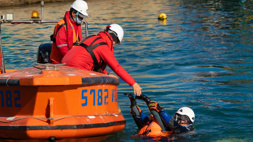 Así funciona la lancha de rescate en el Puerto San Antonio