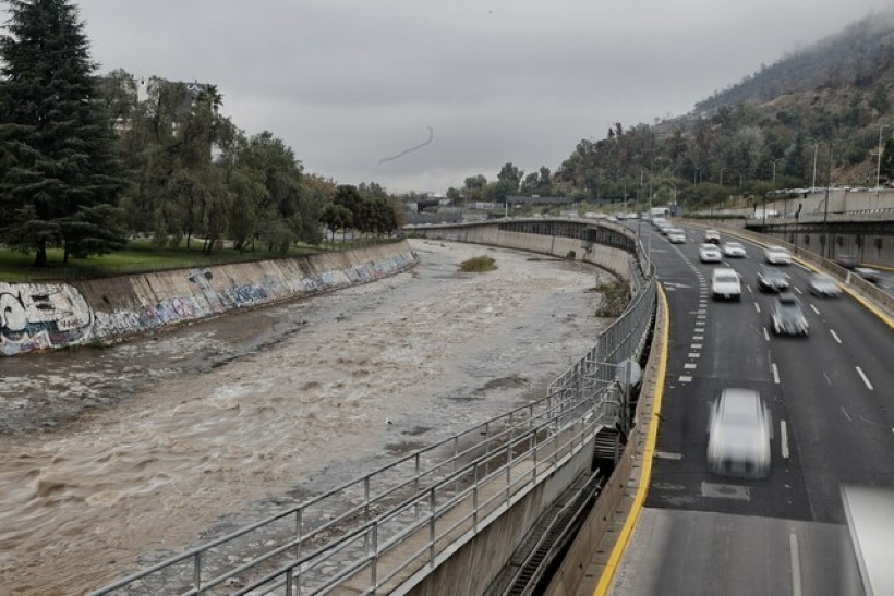 [FOTOS] Así amaneció el caudal del Río Mapocho tras sistema frontal