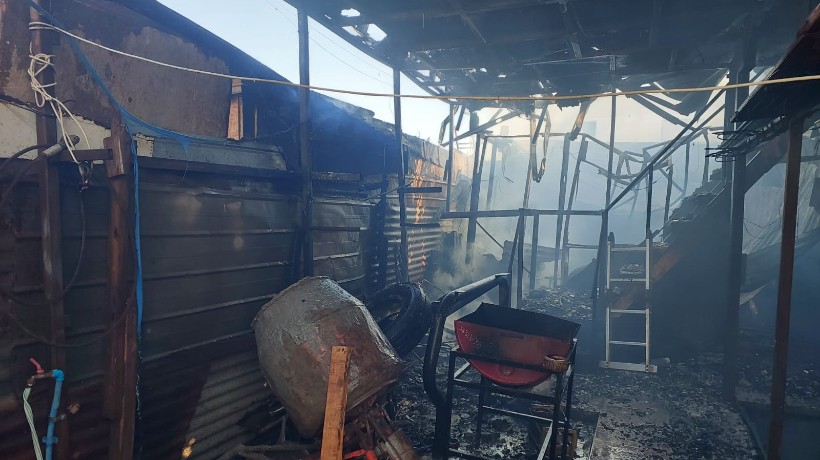 [VIDEO] Dos viviendas resultaron afectadas tras incendio en campamento ...