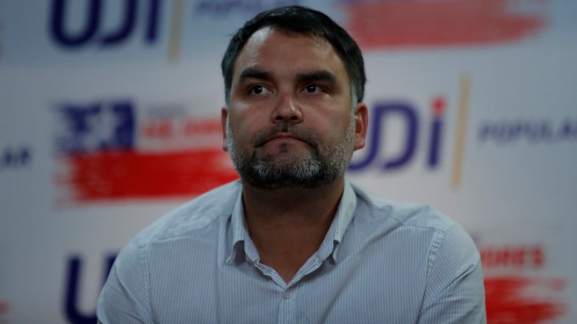 [Video] Javier Macaya fue increpado por el "Team Patriota", grupo liderado por "Pancho Malo"