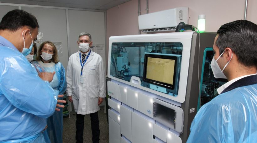 Se suman dos nuevos analizadores de muestras de sangre en Puerto Montt