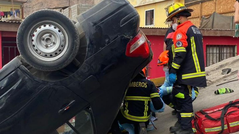 Volcamiento de vehículo deja a un lesionado en el sector norte de ...