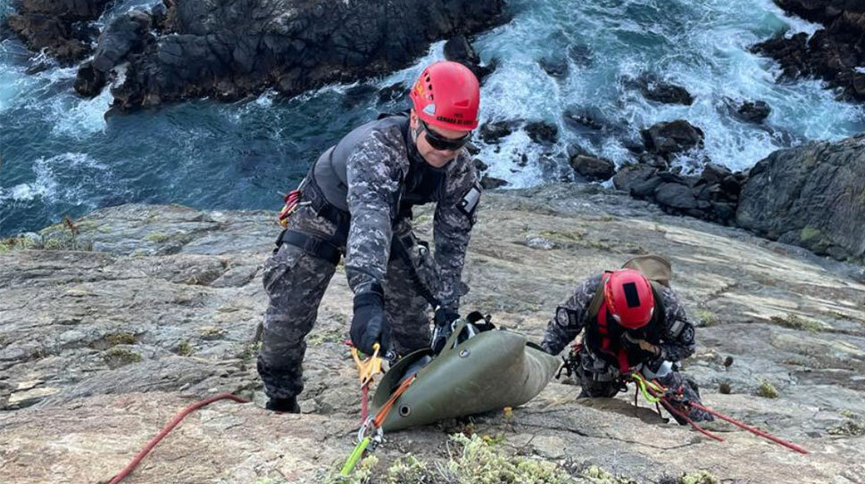 Valparaíso: rescatan cuerpo sin vida desde acantilado en Playa Ancha