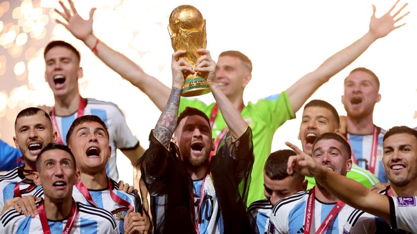 Argentina vuelve a alzar la Copa del Mundo y Messi toca el cielo en Qatar 2022