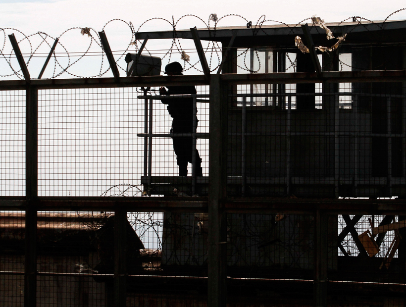 Colina 2: Gendarmería confirmó que reos se grabaron cortandole un dedo ...