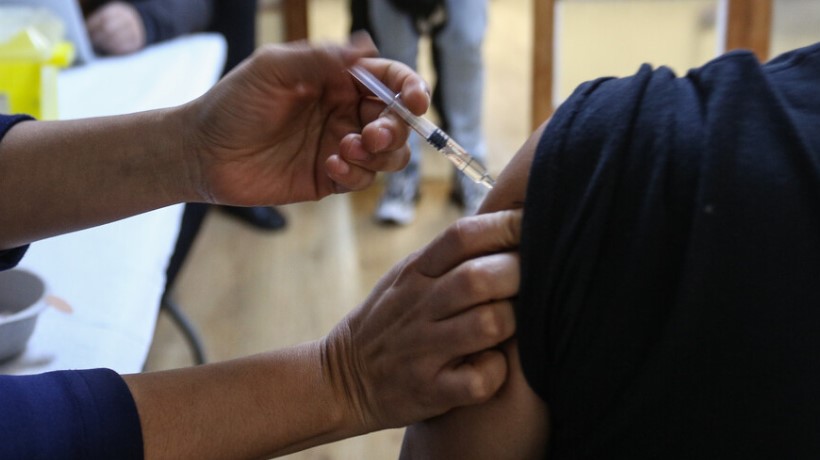 Más de 55 mil personas se han inoculado con la vacuna bivalente contra ...