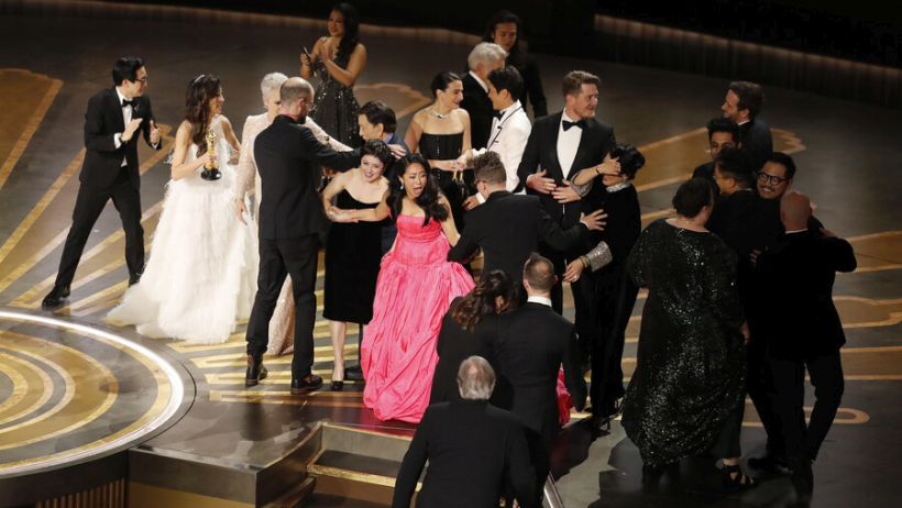 Los Oscar se rinden al multiverso de "Todo en todas partes al mismo tiempo"