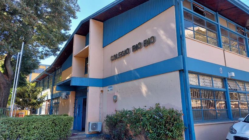 Nochero del Colegio Biobío duró una jornada: le rompieron los vidrios ...