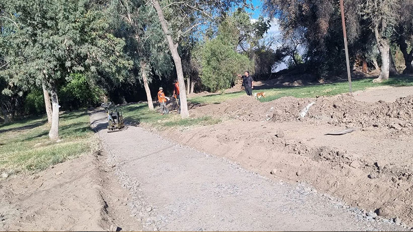 Nuevo sendero peatonal en parque de San Esteban presenta un 26% de avance