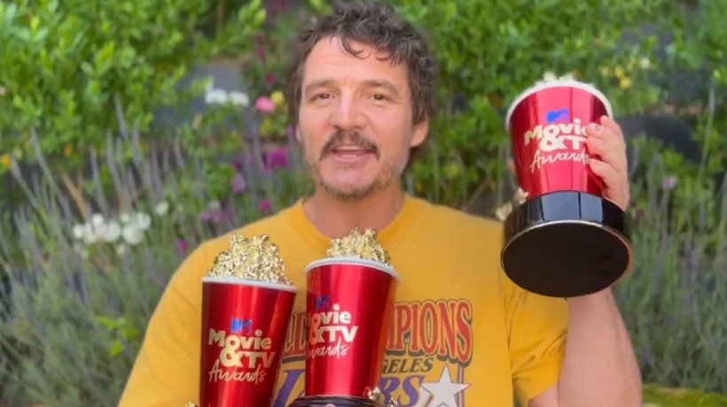 [VIDEO] Pedro Pascal fue el gran triunfador en los premios juveniles ...