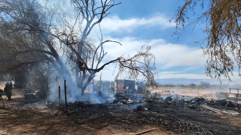 Incendio dejó tres casas siniestradas y un lesionado en Pozo Almonte