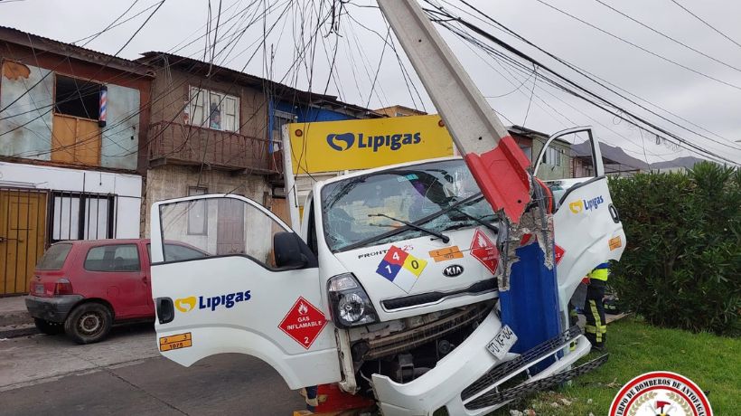 Choque de vehículo con poste dejó a conductor lesionado en el sector ...